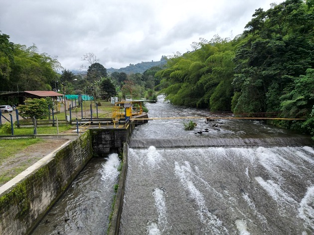 A pesar los bajos niveles del caudal del Río Quindío, por el momento ...